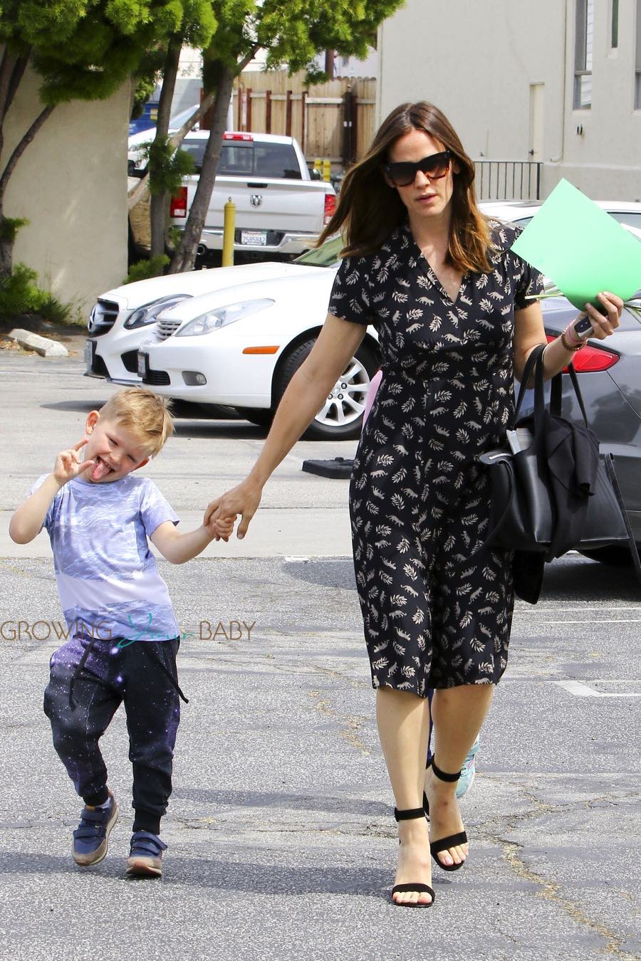 Jennifer Garner leaves church with son Sam - Growing Your Baby Jennifer Garner leaves church with son Sam - Growing Your Baby