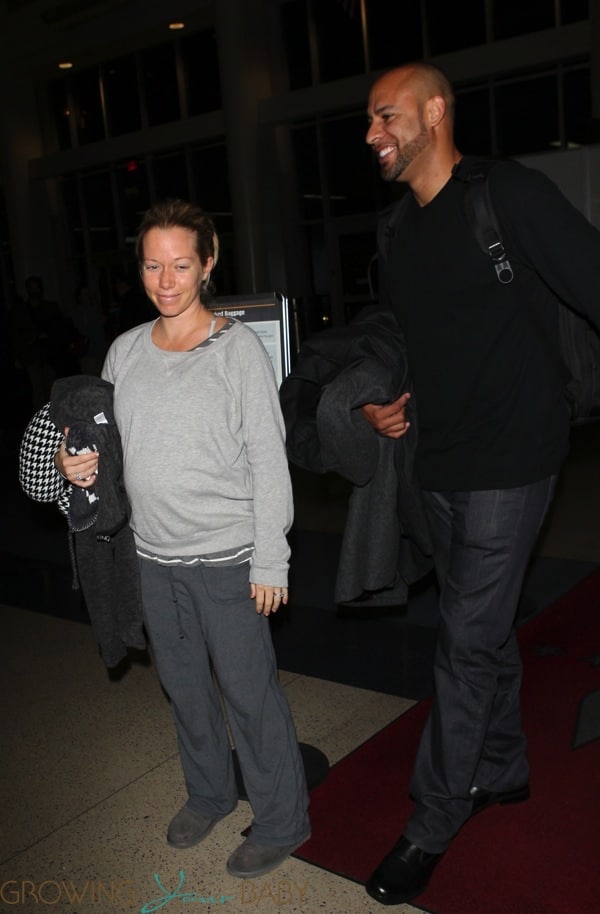 Pregnant Kendra Wilkinson and Hank Baskett at LAX | Growing Your Baby Pregnant Kendra Wilkinson and Hank Baskett at LAX | Growing Your Baby